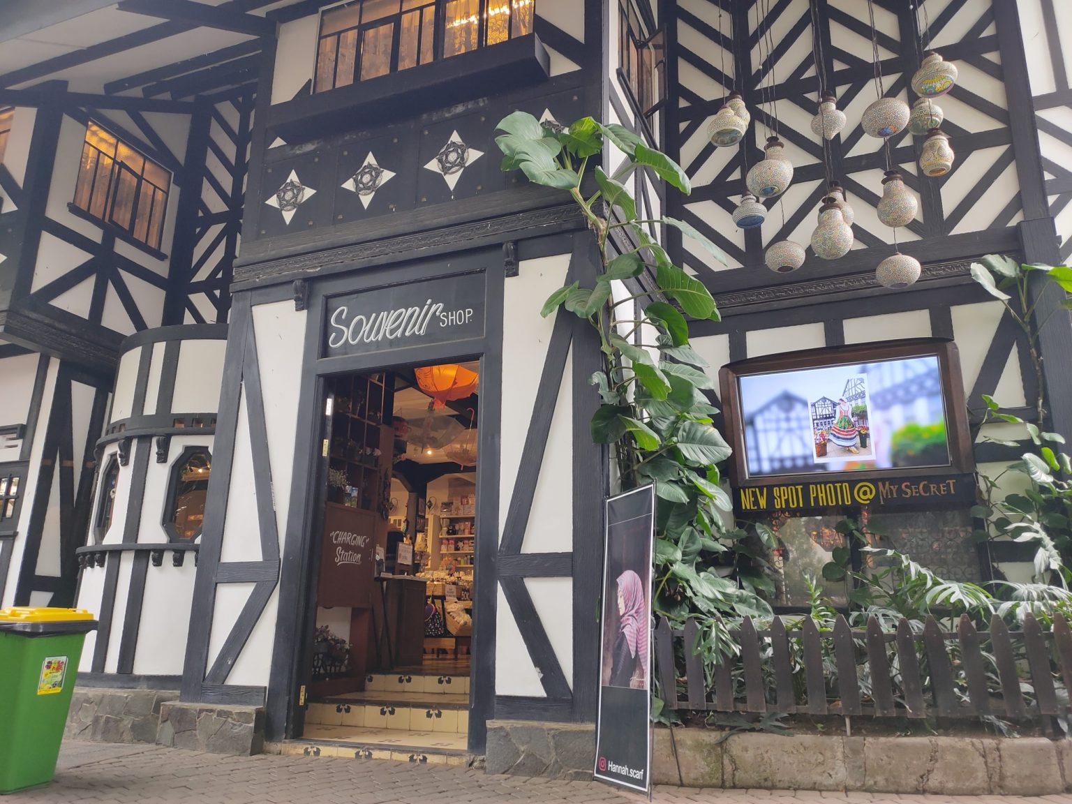 Farmhouse Lembang Bandung: Alamat, Tiket Masuk, Wahana & Jam Buka ...