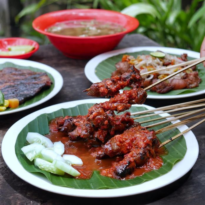Makanan Khas Bali yang Terkenal, Enak, & Wajib Dicoba! - BookingTogo