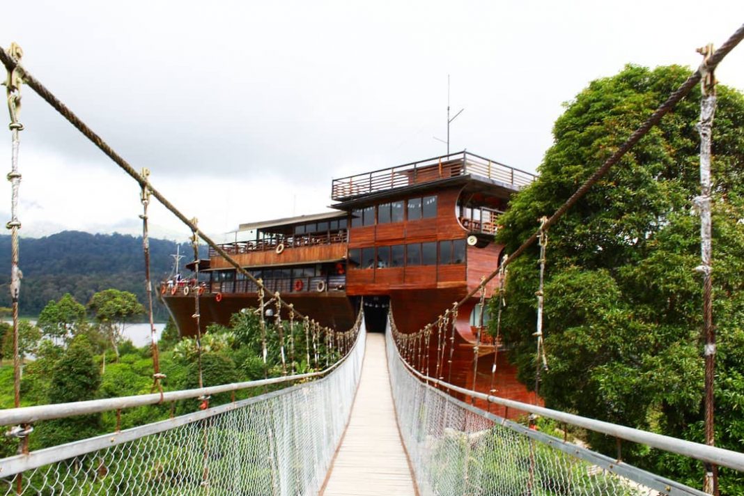 Pinisi Resto dan Glamping Lakeside Ciwidey: Tiket Masuk, Menu & Harga ...