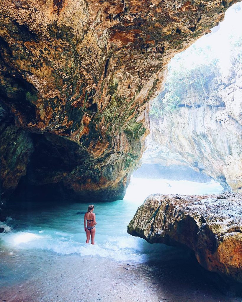 Pantai Suluban Bali: Pantai Eksotis Tersembunyi Diantara Karang - BookingTogo