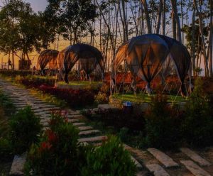 Menikmati Keindahan Alam Puncak Ratu Pamekasan - BookingTogo