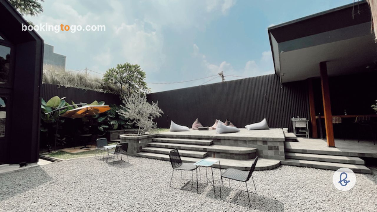 Work Coffee Pondok Labu, Cafe Rasa Museum yang Unik dan Cozy - BookingTogo