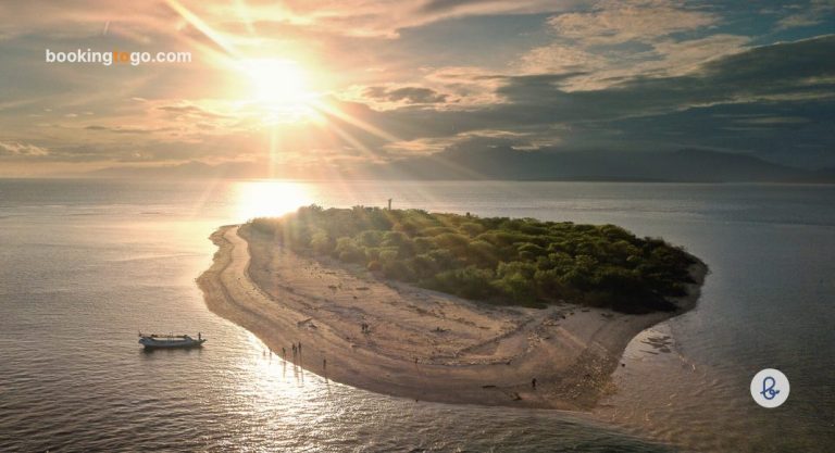 Pulau Tabuhan, Hidden Gem Banyuwangi di Tengah Selat Bali - BookingTogo