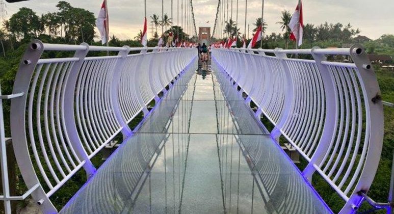 Bali Glass Bridge, Jembatan Kaca Terpanjang di Indonesia!