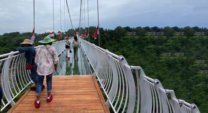 Bali Glass Bridge, Jembatan Kaca Terpanjang di Indonesia!