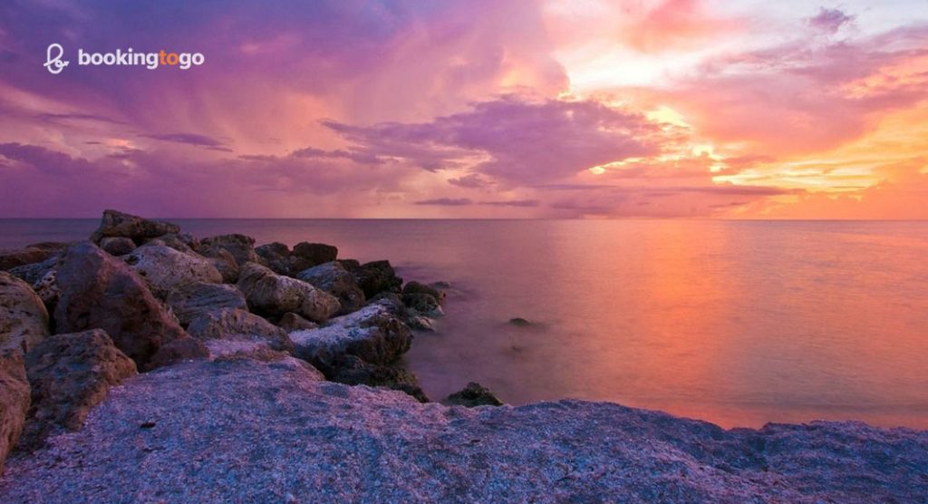 Pantai Pulau Merah, Hidden Gem Banyuwangi yang Menawan