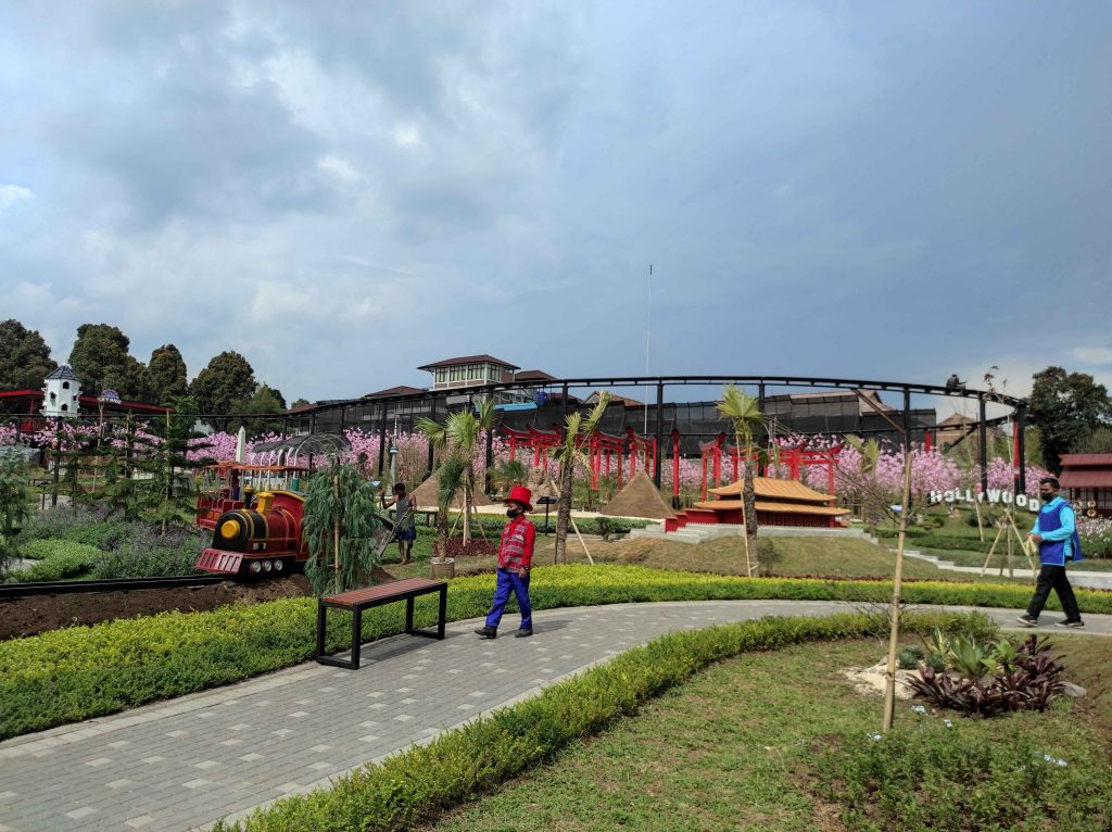 10 Aktivitas Mini Mania Lembang, Sensasi Berkeliling Dunia di Bandung