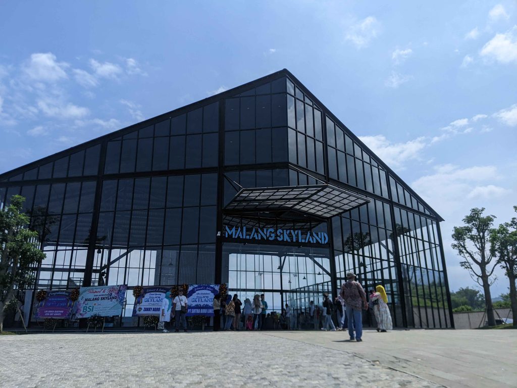 8 Hal yang Bisa Kamu Temukan di Skyland Malang Karang Ploso