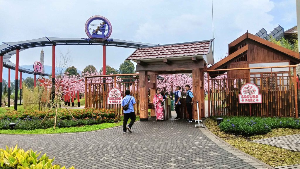 10 Aktivitas Mini Mania Lembang, Sensasi Berkeliling Dunia di Bandung