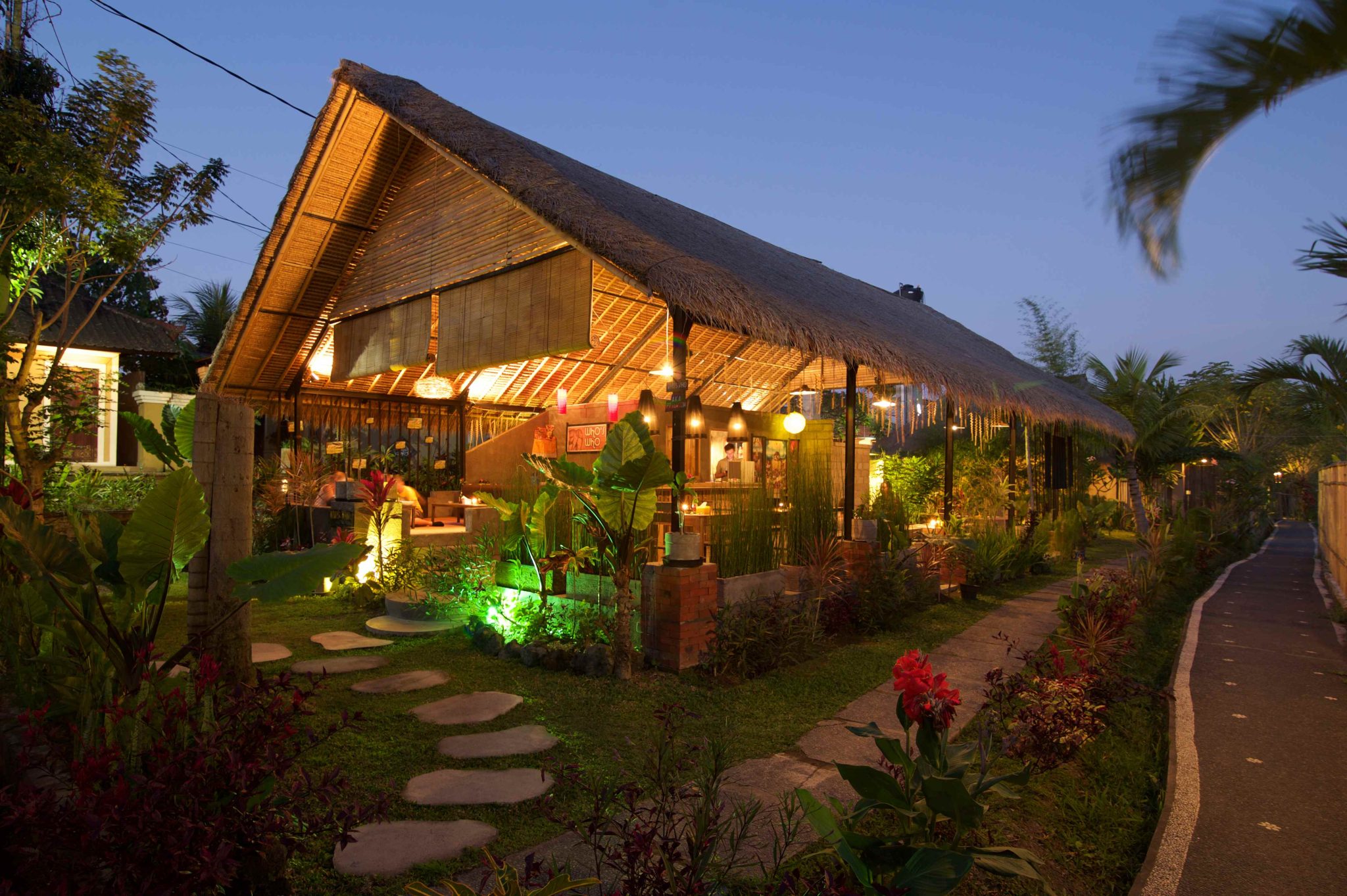 6 Rekomendasi Tempat Makan di Ubud Yang Hits dan Instagramable ...